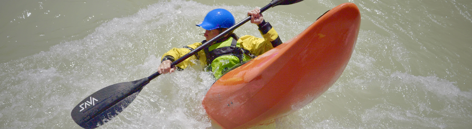 superlight and robust whitewater paddle with a pleasant handling ...